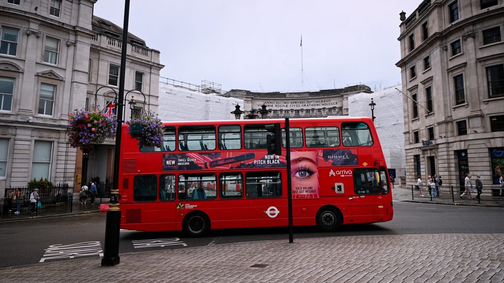 Rimmel Lenticular Buses |Hive Associates - The Lenticular Experts